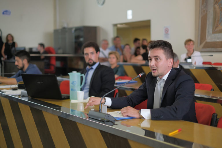 Cinisello, il Pd e la Civica denunciano la chiusura della Porta Magica