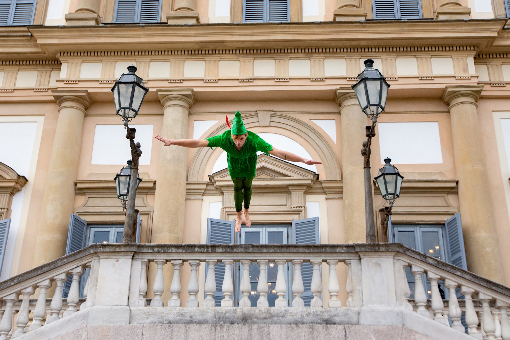 Trilly e Peter Pan volano sulla Villa Reale di Monza